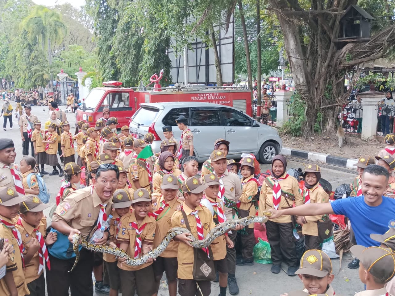 CINTAI LINGKUNGAN, PESERTA PESTA SIAGA BERKENALAN DENGAN REPTIL – KWARTIR CABANG GROBOGAN